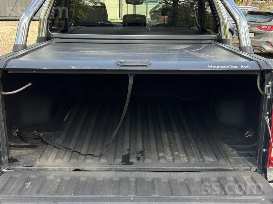 Grey Volkswagen Amarok 2017 in Valmiera, with an engine capacity of 3.00 L and mileage of 192 thousand km for 24900 €, photo 18 on AUTOMOTO.COM.LV