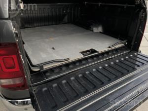 Grey Volkswagen Amarok 2017 in Riga, with an engine capacity of 3.00 L and mileage of 187 thousand km for 17900 €, photo 8 on AUTOMOTO.COM.LV