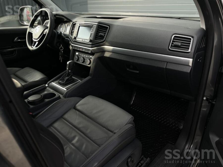 Grey Volkswagen Amarok 2017 in Riga, with an engine capacity of 3.00 L and mileage of 187 thousand km for 17900 €, photo 10 on AUTOMOTO.COM.LV