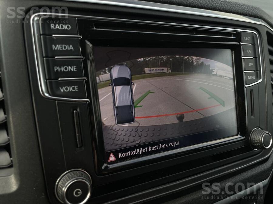 Grey Volkswagen Amarok 2017 in Riga, with an engine capacity of 3.00 L and mileage of 187 thousand km for 17900 €, photo 13 on AUTOMOTO.COM.LV