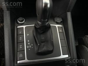 Grey Volkswagen Amarok 2017 in Riga, with an engine capacity of 3.00 L and mileage of 187 thousand km for 17900 €, photo 14 on AUTOMOTO.COM.LV