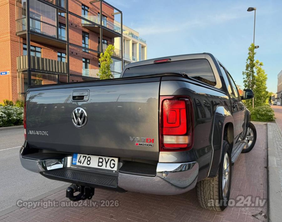 Grey Volkswagen Amarok 2018 in Tallinn, with an engine capacity of 3.00 L and mileage of 200 thousand km for 18899 €, photo 8 on AUTOMOTO.COM.LV