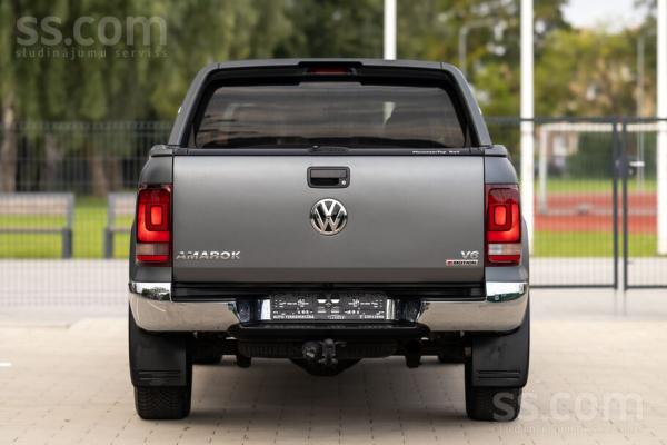 Grey Volkswagen Amarok 2018 in Riga, with an engine capacity of 3.00 L and mileage of 218 thousand km for 23400 €, photo 5 on AUTOMOTO.COM.LV