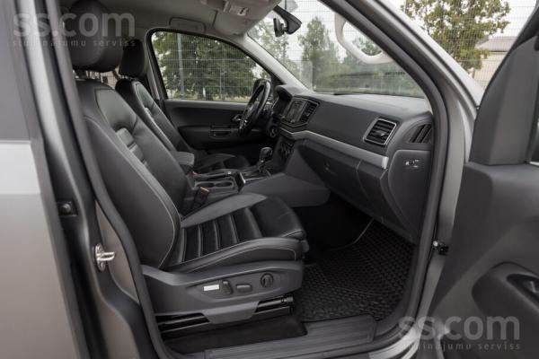 Grey Volkswagen Amarok 2018 in Riga, with an engine capacity of 3.00 L and mileage of 218 thousand km for 23400 €, photo 7 on AUTOMOTO.COM.LV