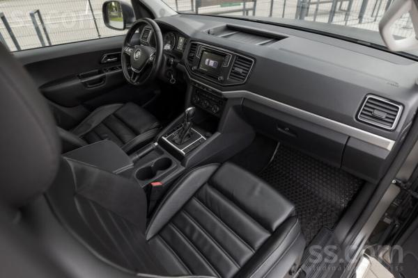 Grey Volkswagen Amarok 2018 in Riga, with an engine capacity of 3.00 L and mileage of 218 thousand km for 23400 €, photo 8 on AUTOMOTO.COM.LV