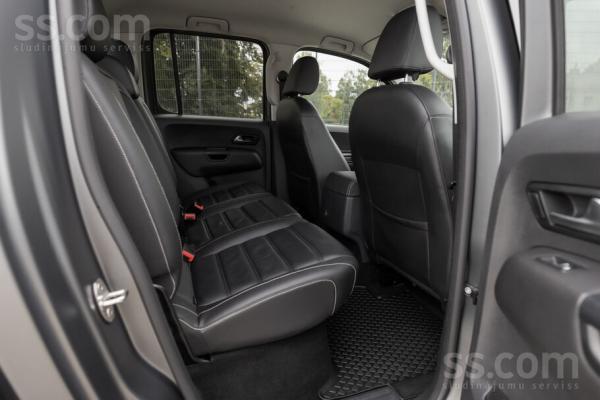 Grey Volkswagen Amarok 2018 in Riga, with an engine capacity of 3.00 L and mileage of 218 thousand km for 23400 €, photo 9 on AUTOMOTO.COM.LV