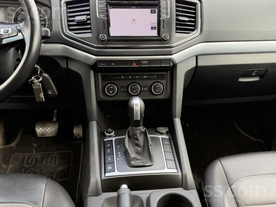 Pelēks Volkswagen Amarok 2020 Rīga, ar dzinēja tilpumu 3.00 L un nobraukumu 258 tūkst. km par 19500 €, foto 13 vietnē AUTOMOTO.COM.LV
