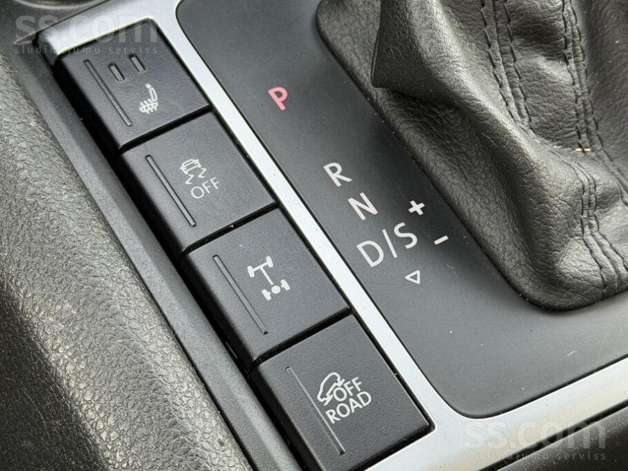 Pelēks Volkswagen Amarok 2020 Rīga, ar dzinēja tilpumu 3.00 L un nobraukumu 258 tūkst. km par 19500 €, foto 19 vietnē AUTOMOTO.COM.LV