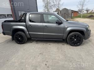 Grey Volkswagen Amarok 2020 in Aluksne, with an engine capacity of 3.00 L and mileage of 166 thousand km for 30000 €, photo 3 on AUTOMOTO.COM.LV