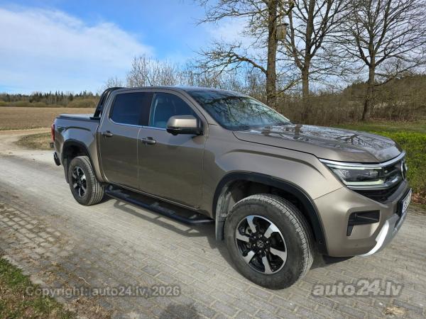 Pelēks Volkswagen Amarok 2023 Tallina, ar dzinēja tilpumu 3.00 L un nobraukumu 15 tūkst. km par 42500 €, foto 3 vietnē AUTOMOTO.COM.LV