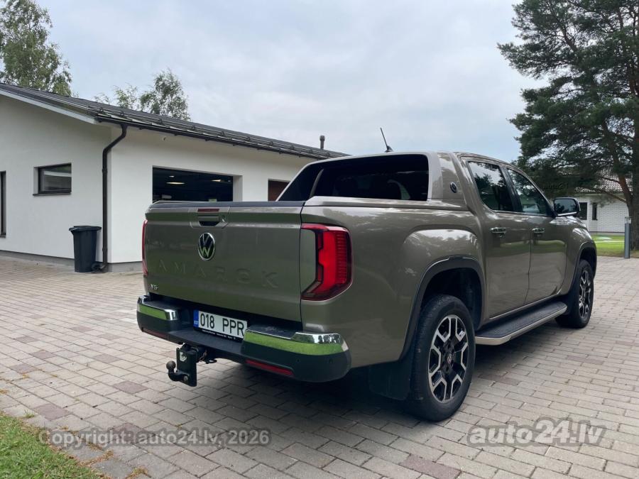 Pelēks Volkswagen Amarok 2023 Tallina, ar dzinēja tilpumu 3.00 L un nobraukumu 66 tūkst. km par 52900 €, foto 4 vietnē AUTOMOTO.COM.LV