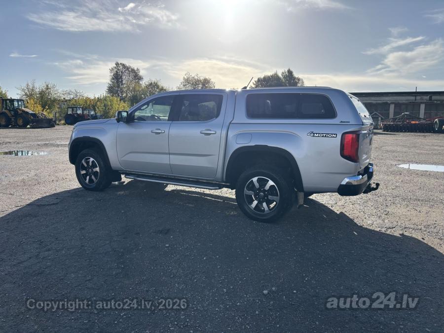 Pelēks Volkswagen Amarok 2023 Tallina, ar dzinēja tilpumu 3.00 L un nobraukumu 205 tūkst. km par 39900 €, foto 5 vietnē AUTOMOTO.COM.LV