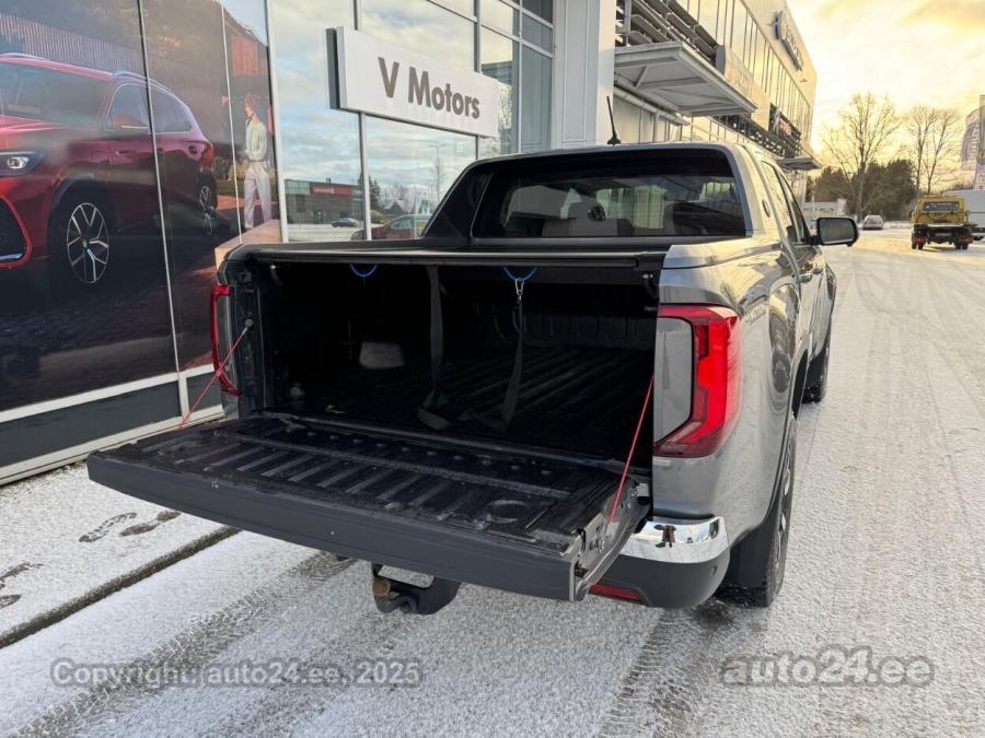 Grey Volkswagen Amarok 2024 in Viljandi, with an engine capacity of 3.00 L and mileage of 82 thousand km for 48900 €, photo 5 on AUTOMOTO.COM.LV