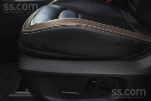 Pelēks Volkswagen Amarok 2024 Ventspils, ar dzinēja tilpumu 3.00 L un nobraukumu 81 tūkst. km par 46750 €, foto 32 vietnē AUTOMOTO.COM.LV