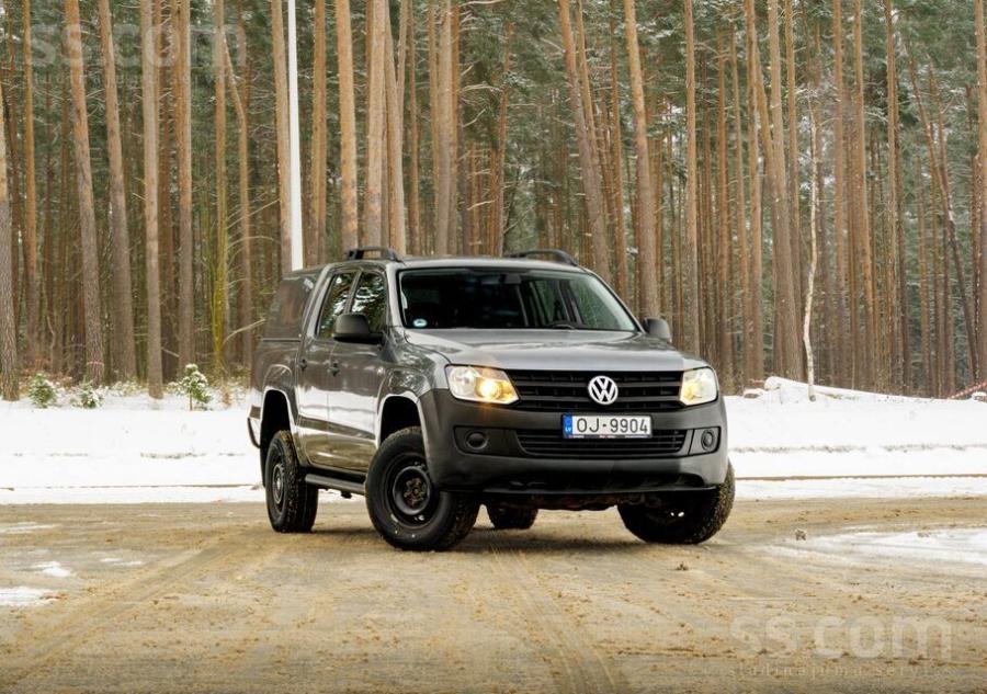 Grey Volkswagen Amarok 2011 in Riga, with an engine capacity of 2.00 L and mileage of 242 thousand km for 13990 €, photo 2 on AUTOMOTO.COM.LV