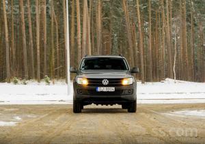 Grey Volkswagen Amarok 2011 in Riga, with an engine capacity of 2.00 L and mileage of 242 thousand km for 13990 €, photo 3 on AUTOMOTO.COM.LV