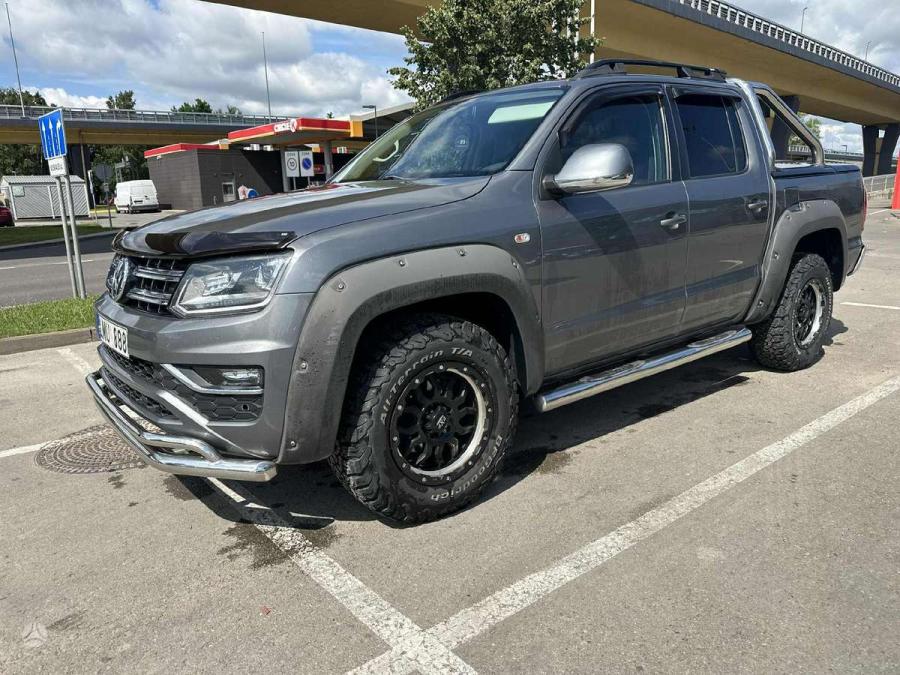 Grey Volkswagen Amarok 2011 in Klaipeda, with an engine capacity of 1.97 L and mileage of 28 thousand km for 12500 €, photo 2 on AUTOMOTO.COM.LV