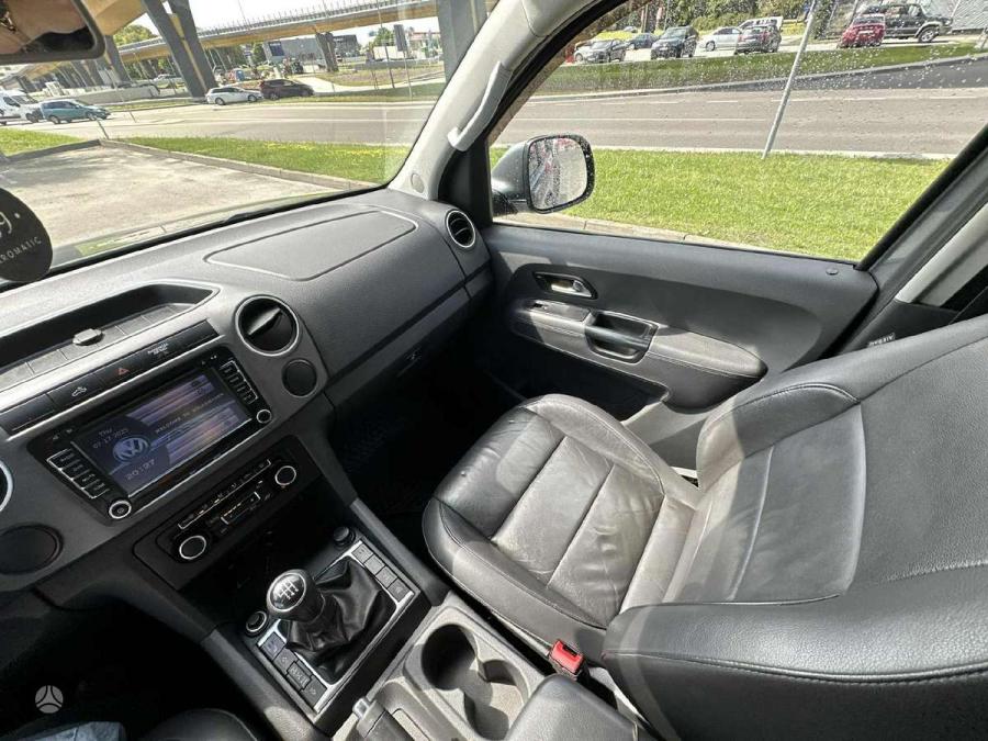 Grey Volkswagen Amarok 2011 in Klaipeda, with an engine capacity of 1.97 L and mileage of 28 thousand km for 12500 €, photo 10 on AUTOMOTO.COM.LV