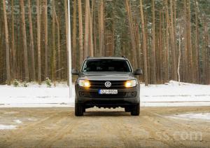 Grey Volkswagen Amarok 2011 in Riga, with an engine capacity of 2.00 L and mileage of 242 thousand km for 12990 €, photo 3 on AUTOMOTO.COM.LV