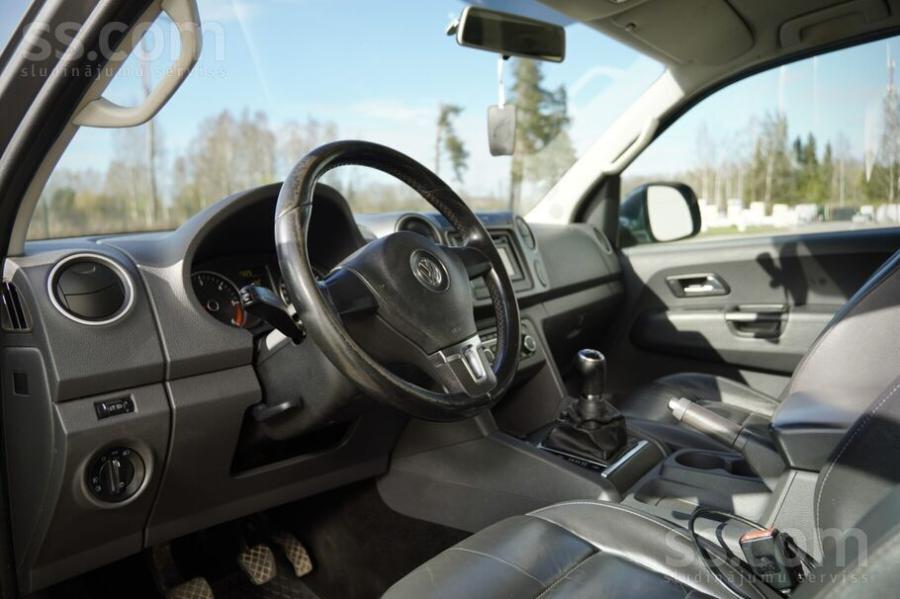 Pelēks Volkswagen Amarok 2011 Rīga, ar dzinēja tilpumu 2.00 L un nobraukumu 240 tūkst. km par 10900 €, foto 26 vietnē AUTOMOTO.COM.LV