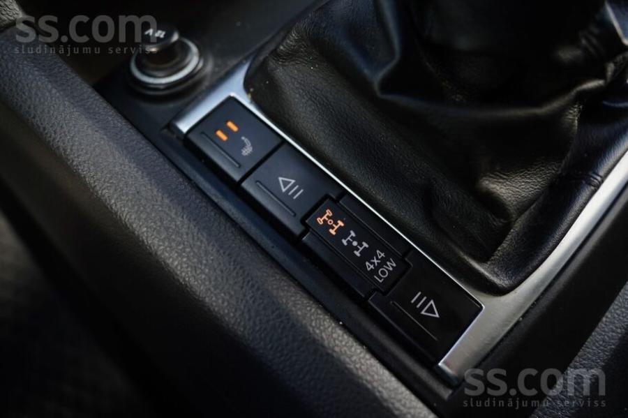Pelēks Volkswagen Amarok 2011 Rīga, ar dzinēja tilpumu 2.00 L un nobraukumu 240 tūkst. km par 10900 €, foto 30 vietnē AUTOMOTO.COM.LV