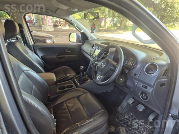 Grey Volkswagen Amarok 2011 in Riga, with an engine capacity of 2.00 L and mileage of 435 thousand km for 4200 €, photo 7 on AUTOMOTO.COM.LV