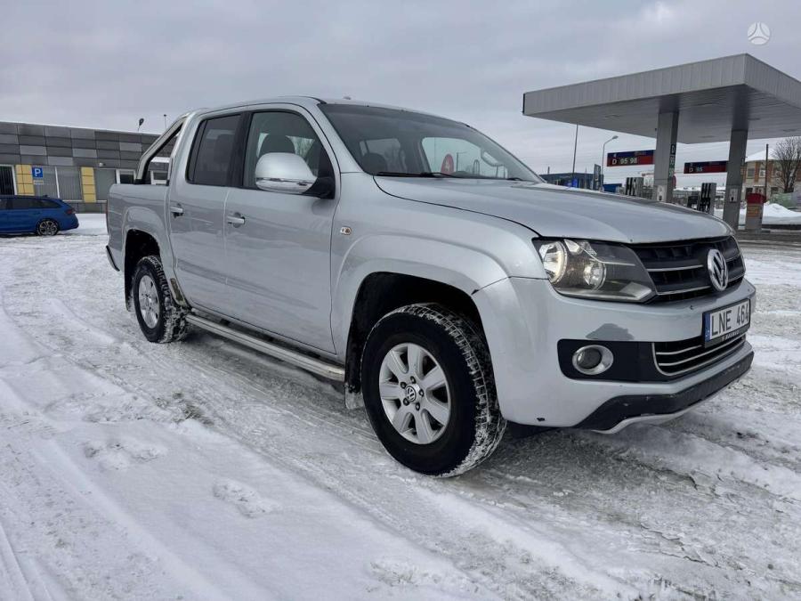Grey Volkswagen Amarok 2012 in Kaunas, with an engine capacity of 1.97 L and mileage of 399 thousand km for 7500 €, photo 1 on AUTOMOTO.COM.LV