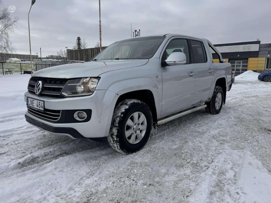 Grey Volkswagen Amarok 2012 in Kaunas, with an engine capacity of 1.97 L and mileage of 399 thousand km for 7500 €, photo 3 on AUTOMOTO.COM.LV