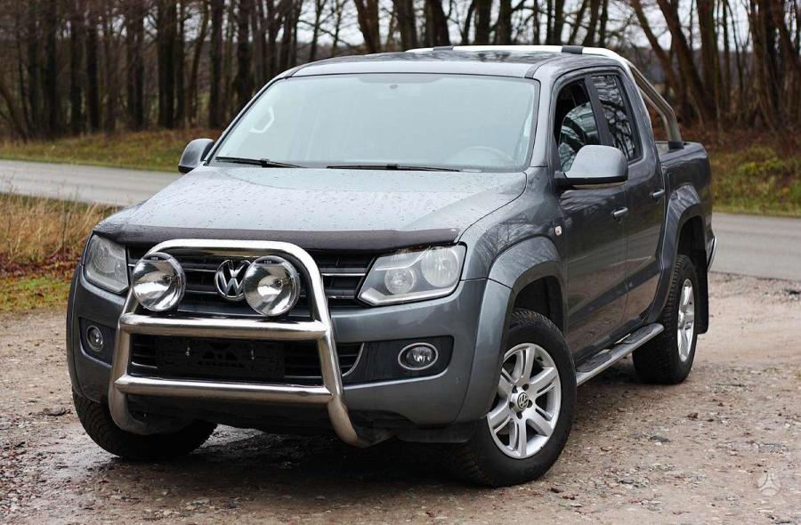 Grey Volkswagen Amarok 2013 in Kretinga, with an engine capacity of 1.97 L and mileage of 307 thousand km for 11999 €, photo 1 on AUTOMOTO.COM.LV