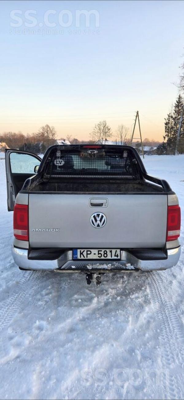 Grey Volkswagen Amarok 2013 in Jekabpils, with an engine capacity of 2.00 L and mileage of 304 thousand km for 11000 €, photo 4 on AUTOMOTO.COM.LV