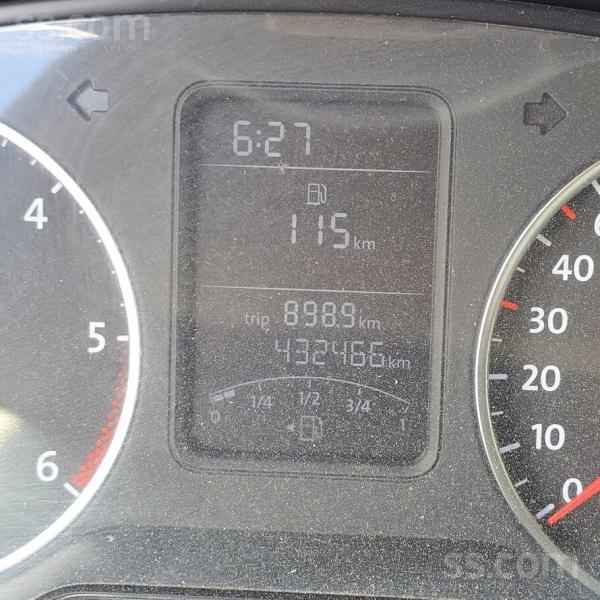 Grey Volkswagen Amarok 2013 in Cesis, with an engine capacity of 2.00 L and mileage of 422 thousand km for 7000 €, photo 9 on AUTOMOTO.COM.LV