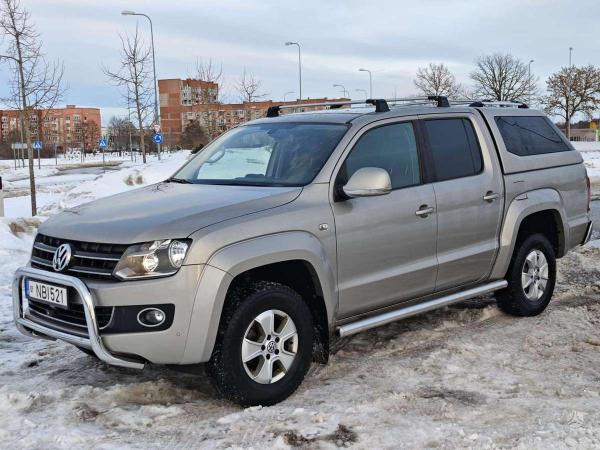 Grey Volkswagen Amarok 2015 in Mazeikiai, with an engine capacity of 1.97 L and mileage of 160 thousand km for 14500 €, photo 1 on AUTOMOTO.COM.LV