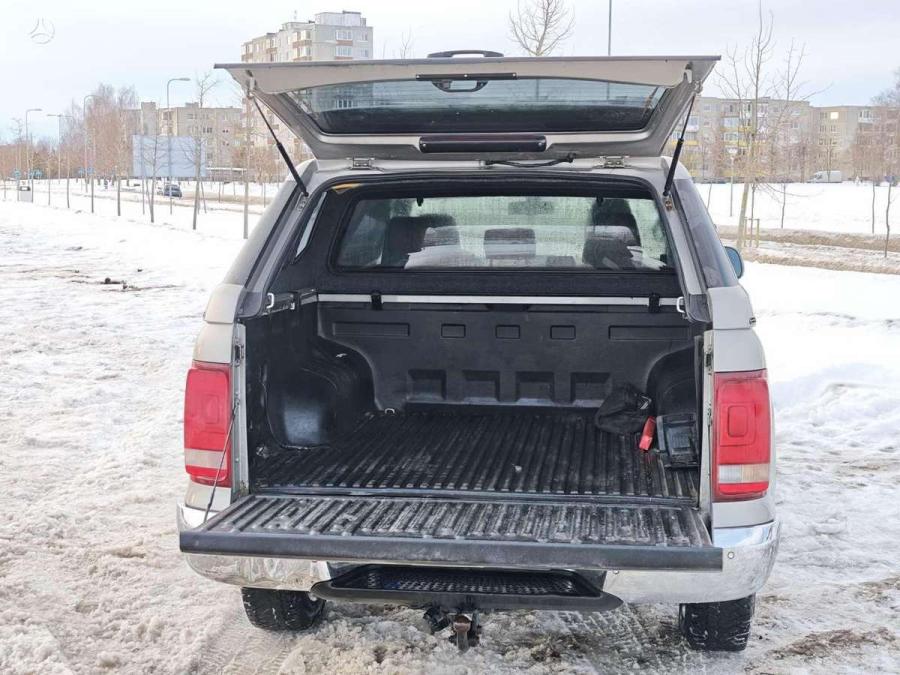 Grey Volkswagen Amarok 2015 in Mazeikiai, with an engine capacity of 1.97 L and mileage of 160 thousand km for 14500 €, photo 6 on AUTOMOTO.COM.LV