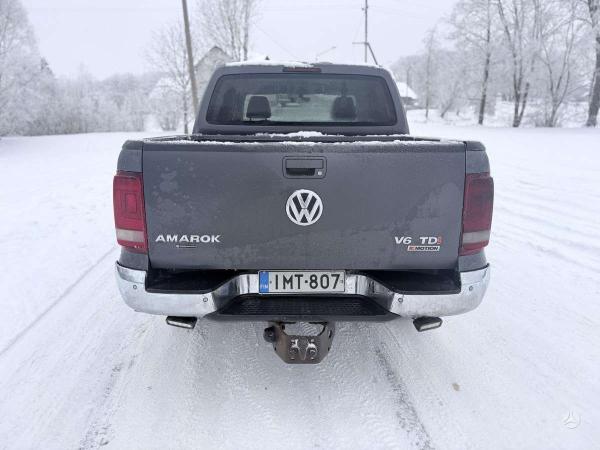 Grey Volkswagen Amarok 2017 in Kelme, with an engine capacity of 2.97 L and mileage of 390 thousand km for 11500 €, photo 5 on AUTOMOTO.COM.LV