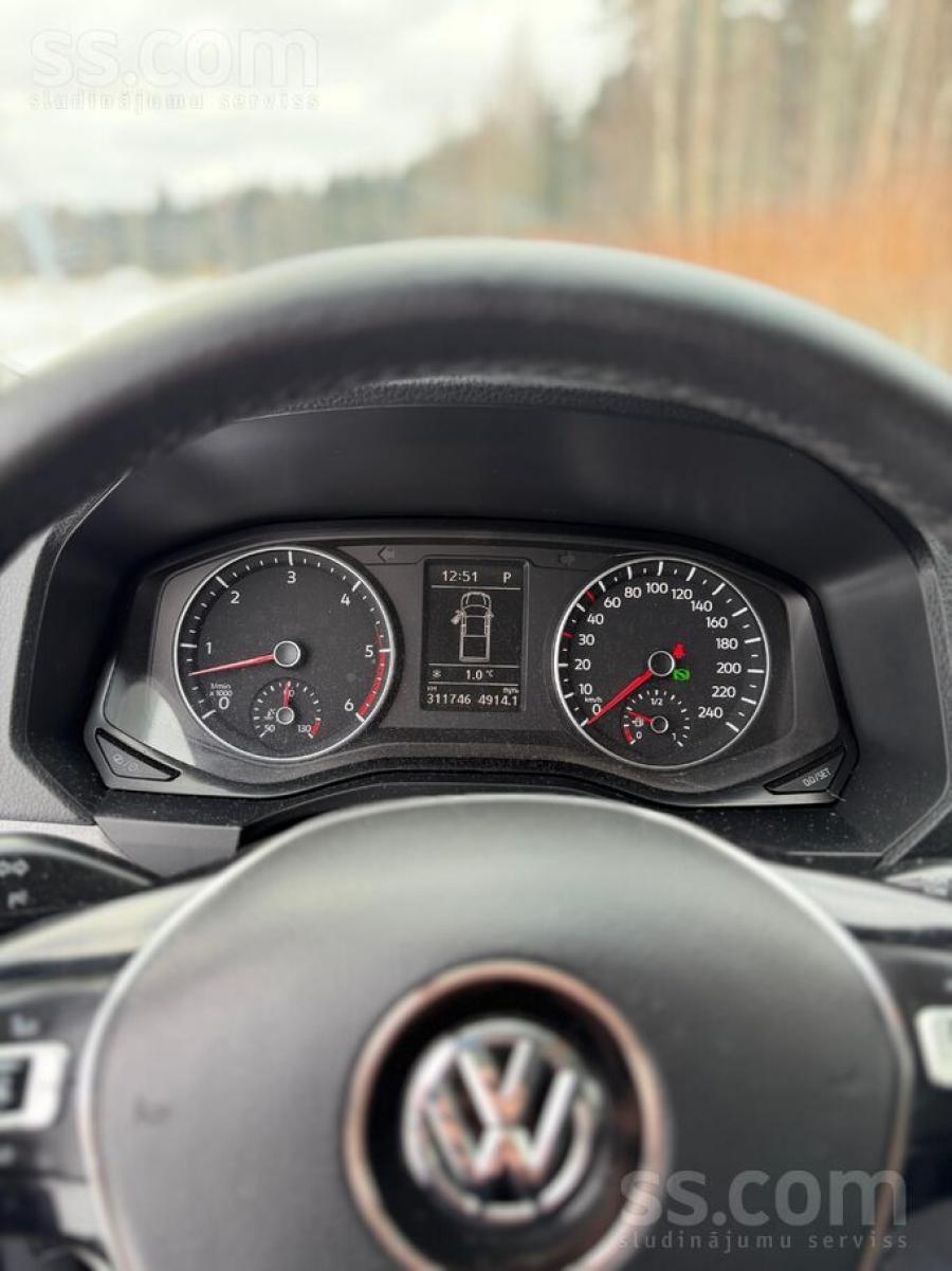 Pelēks Volkswagen Amarok 2017 Rīga, ar dzinēja tilpumu 3.00 L un nobraukumu 312 tūkst. km par 17450 €, foto 2 vietnē AUTOMOTO.COM.LV