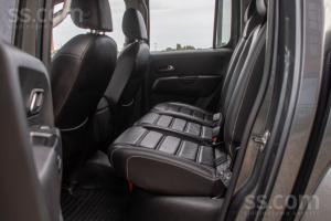 Pelēks Volkswagen Amarok 2017 Jēkabpils, ar dzinēja tilpumu 3.00 L un nobraukumu 310 tūkst. km par 16995 €, foto 14 vietnē AUTOMOTO.COM.LV