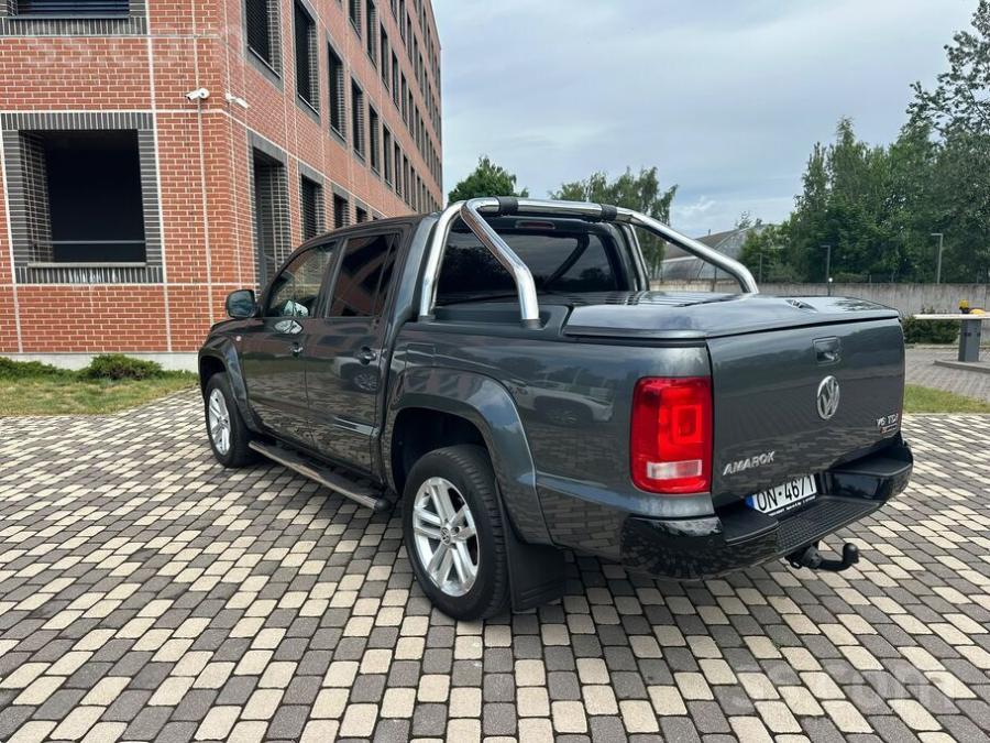 Grey Volkswagen Amarok 2018 in Riga, with an engine capacity of 3.00 L and mileage of 113 thousand km for 24500 €, photo 7 on AUTOMOTO.COM.LV