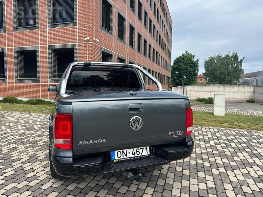 Grey Volkswagen Amarok 2018 in Riga, with an engine capacity of 3.00 L and mileage of 113 thousand km for 24500 €, photo 8 on AUTOMOTO.COM.LV