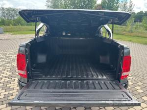 Grey Volkswagen Amarok 2018 in Riga, with an engine capacity of 3.00 L and mileage of 113 thousand km for 24500 €, photo 9 on AUTOMOTO.COM.LV