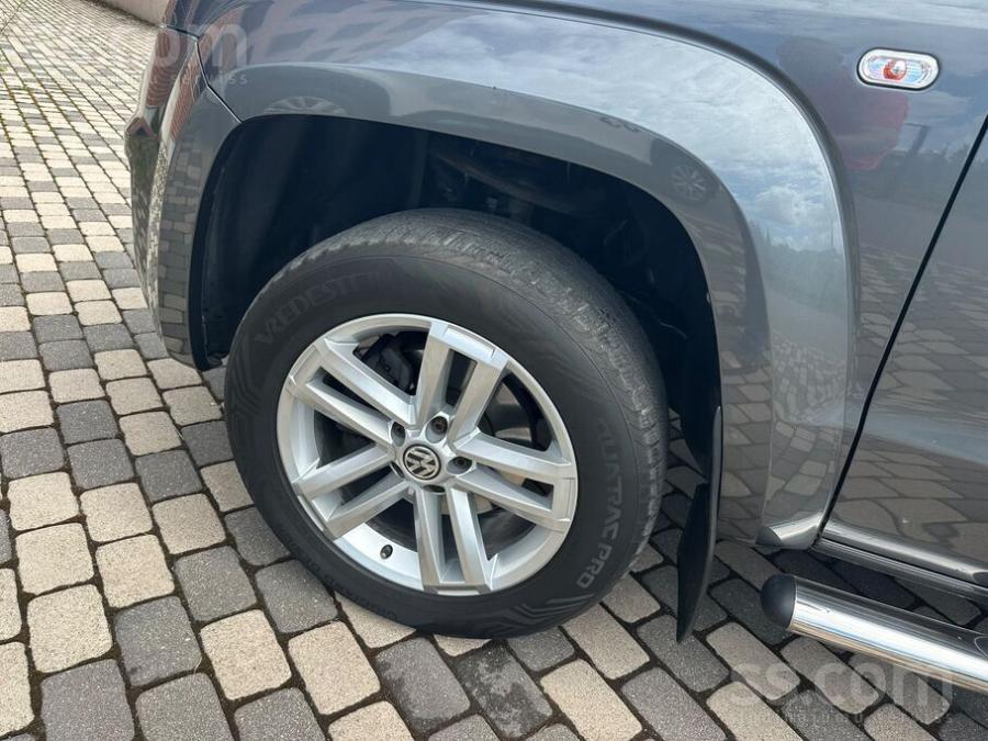 Grey Volkswagen Amarok 2018 in Riga, with an engine capacity of 3.00 L and mileage of 113 thousand km for 24500 €, photo 10 on AUTOMOTO.COM.LV