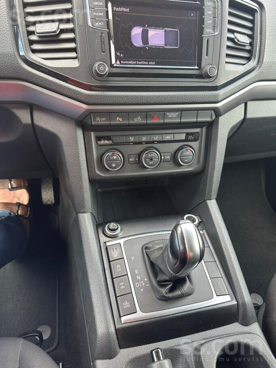 Grey Volkswagen Amarok 2018 in Riga, with an engine capacity of 3.00 L and mileage of 113 thousand km for 24500 €, photo 12 on AUTOMOTO.COM.LV