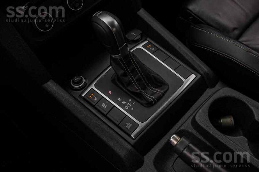 Pelēks Volkswagen Amarok 2018 Jelgava, ar dzinēja tilpumu 3.00 L un nobraukumu 230 tūkst. km par 22800 €, foto 13 vietnē AUTOMOTO.COM.LV