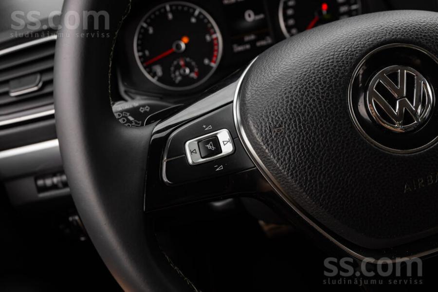 Pelēks Volkswagen Amarok 2018 Jelgava, ar dzinēja tilpumu 3.00 L un nobraukumu 230 tūkst. km par 22800 €, foto 18 vietnē AUTOMOTO.COM.LV