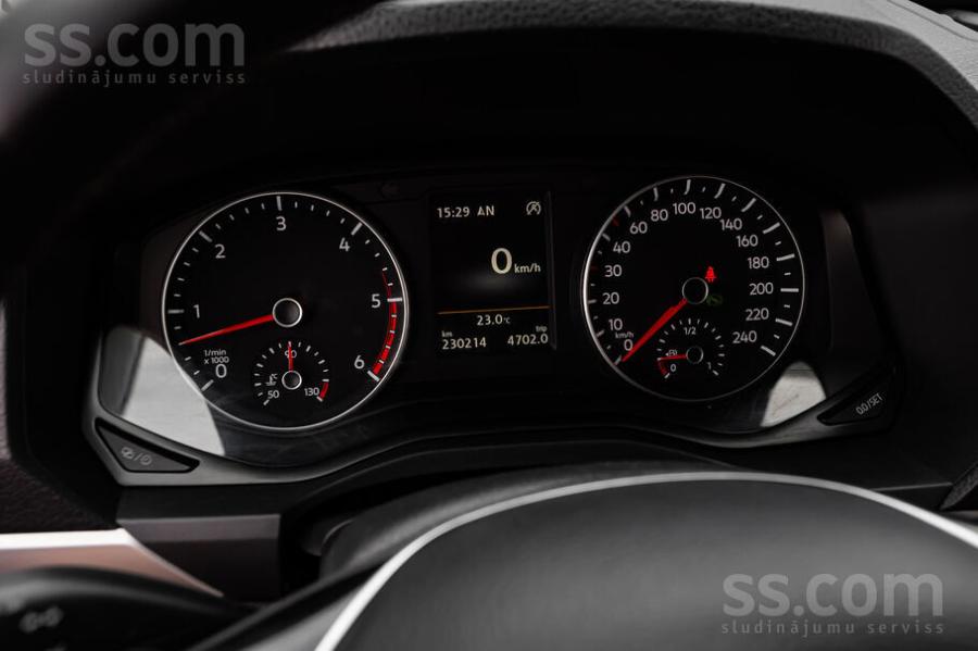 Pelēks Volkswagen Amarok 2018 Jelgava, ar dzinēja tilpumu 3.00 L un nobraukumu 230 tūkst. km par 22800 €, foto 19 vietnē AUTOMOTO.COM.LV