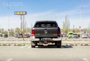 Grey Volkswagen Amarok 2018 in Riga, with an engine capacity of 3.00 L and mileage of 294 thousand km for 17190 €, photo 7 on AUTOMOTO.COM.LV