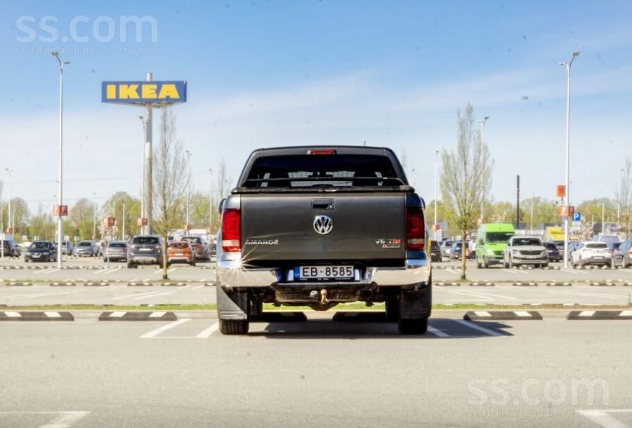 Grey Volkswagen Amarok 2018 in Riga, with an engine capacity of 3.00 L and mileage of 294 thousand km for 17190 €, photo 7 on AUTOMOTO.COM.LV