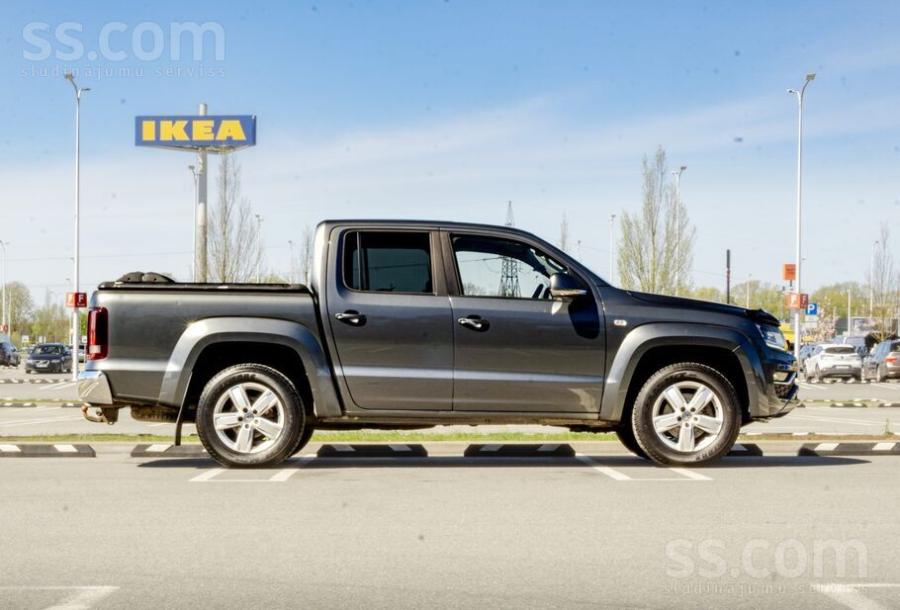 Grey Volkswagen Amarok 2018 in Riga, with an engine capacity of 3.00 L and mileage of 294 thousand km for 17190 €, photo 9 on AUTOMOTO.COM.LV