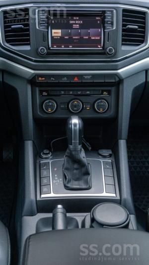 Grey Volkswagen Amarok 2018 in Riga, with an engine capacity of 3.00 L and mileage of 294 thousand km for 17190 €, photo 13 on AUTOMOTO.COM.LV