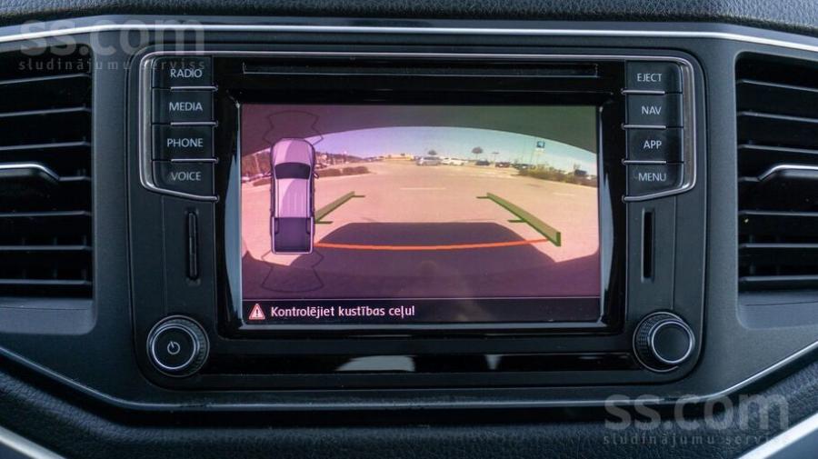 Grey Volkswagen Amarok 2018 in Riga, with an engine capacity of 3.00 L and mileage of 294 thousand km for 17190 €, photo 19 on AUTOMOTO.COM.LV