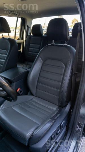 Grey Volkswagen Amarok 2018 in Riga, with an engine capacity of 3.00 L and mileage of 294 thousand km for 17190 €, photo 27 on AUTOMOTO.COM.LV